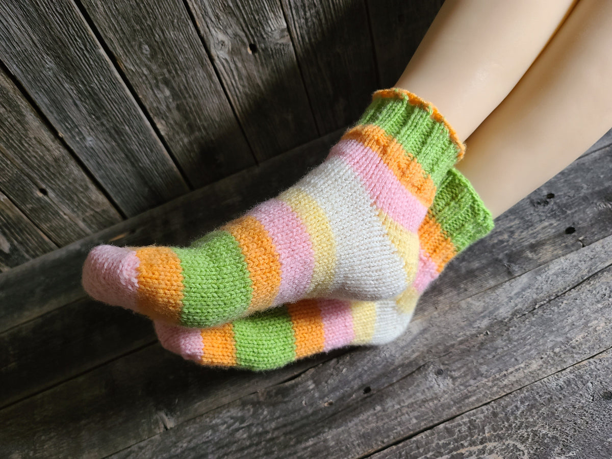 Loom Knit ePattern: Simple Ankle Socks – CinDWood Looms