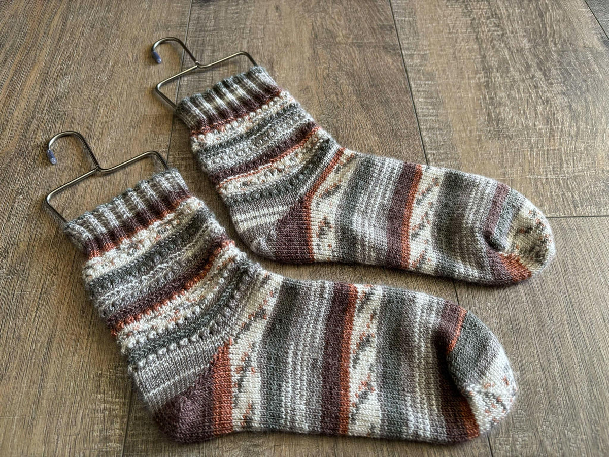 Loom Knit ePattern: Purl Eye Sock Pattern – CinDWood Looms