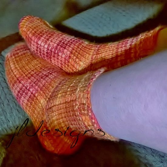ePattern: Toasty Toes Socks on 36 peg – CinDWood Looms
